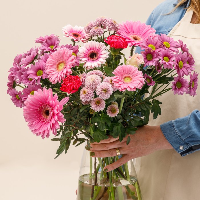 Boeket Zacht roze | The Gift Label Warm hug kaars | Greetz